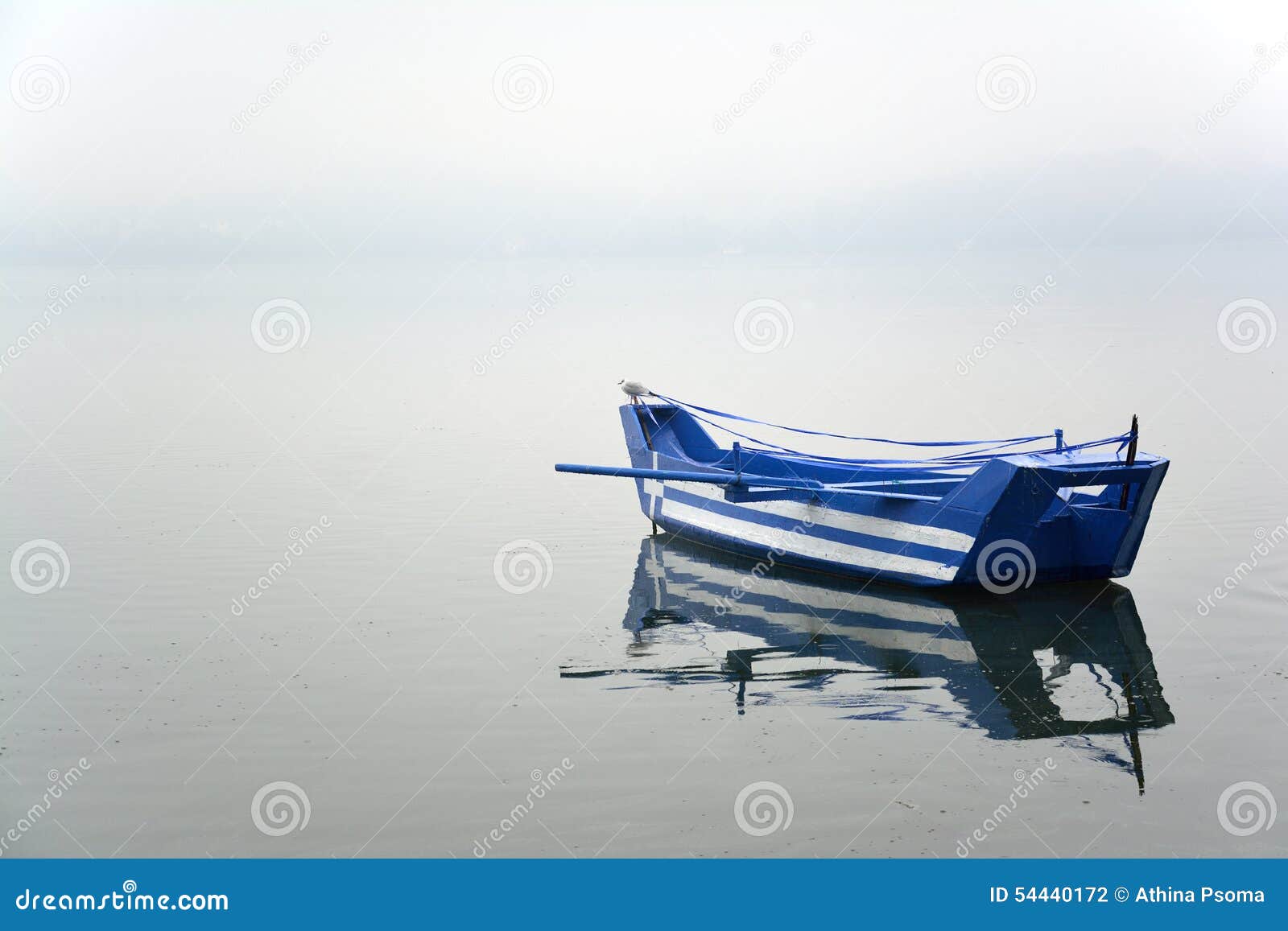 Boot Mit Der Griechischen Flagge Gemalt Auf Ihr Stockfoto - Bild von ...