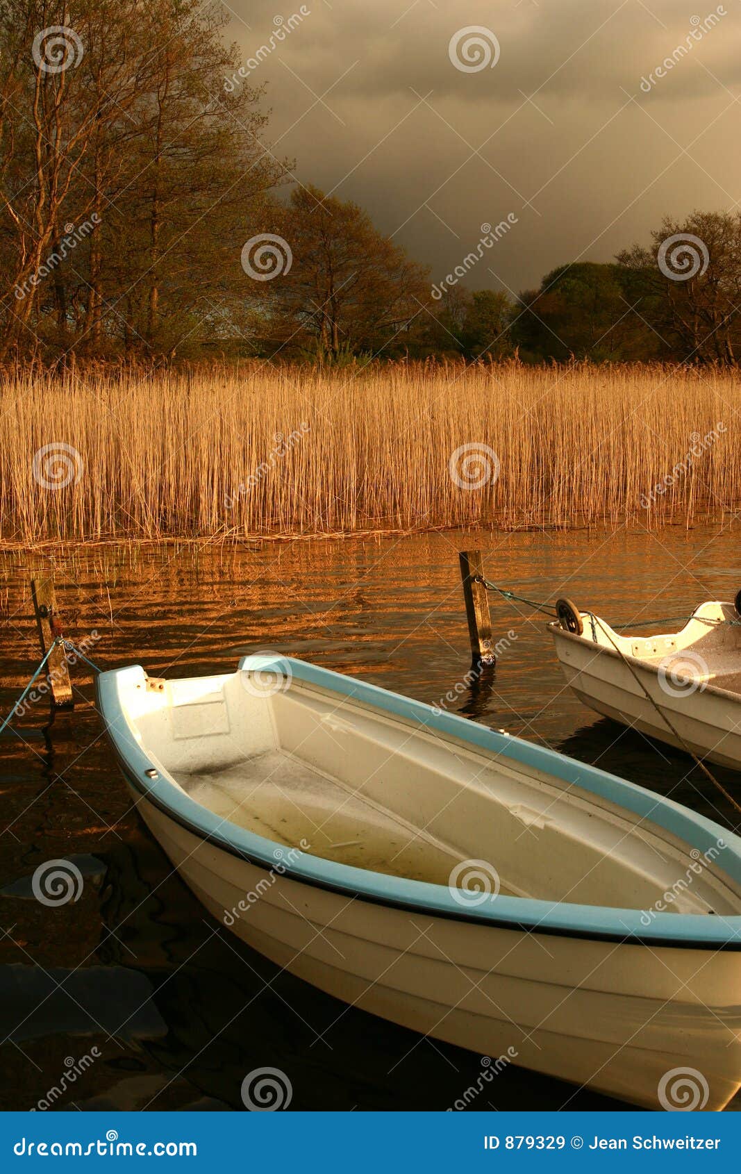 Boot op een meer stock afbeelding. Image of denemarken - 879329