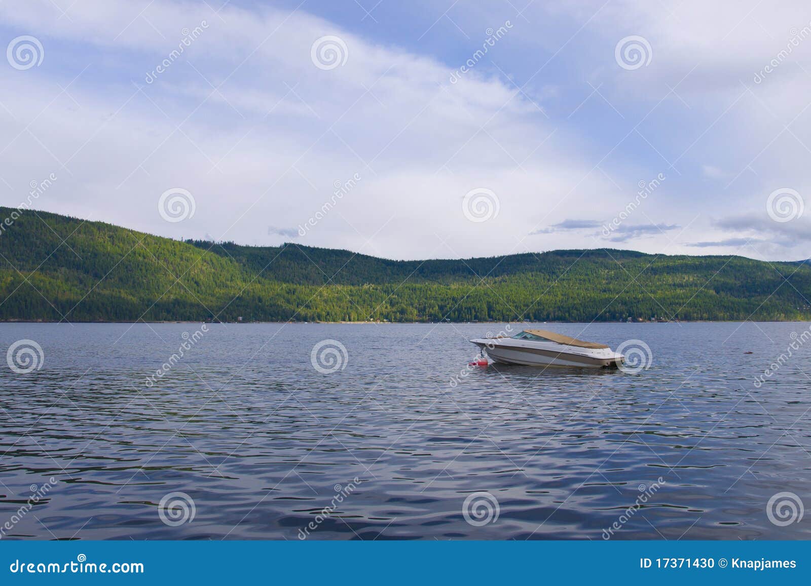 Boot op het meer stock foto. Image of water, canada, recreatie - 17371430