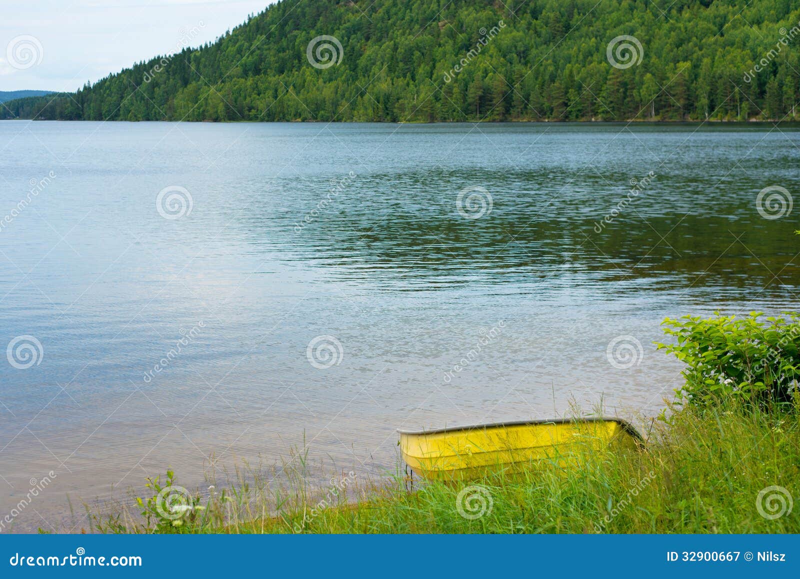 Boot am See in Schweden stockbild. Bild von romantisch - 32900667
