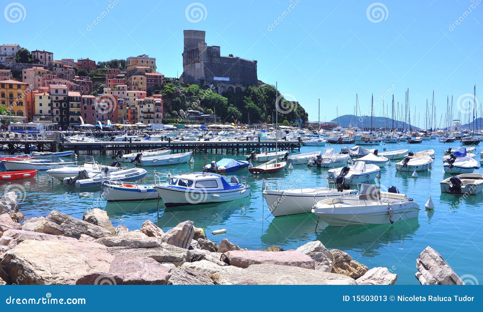 Boote in Italien redaktionelles stockfoto. Bild von traum - 15503013