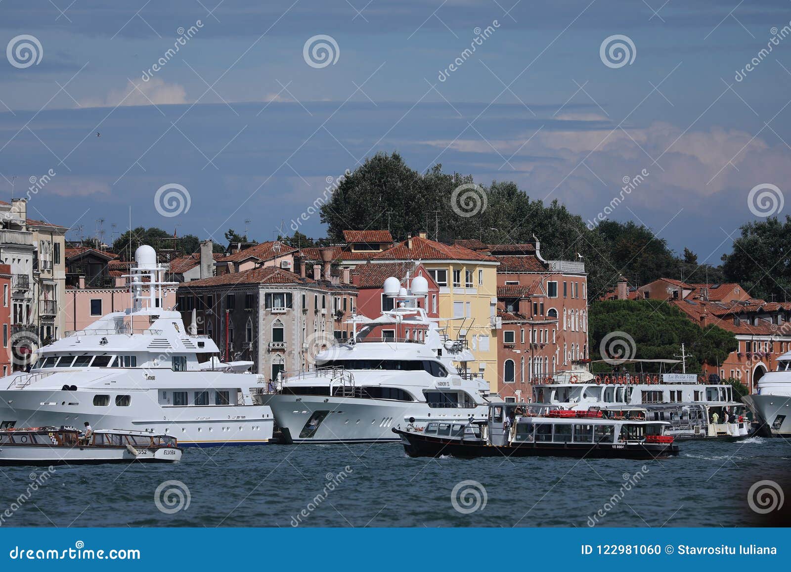 Boote in Venedig, Italien Actv Redaktionelles Bild - Bild von segeln ...