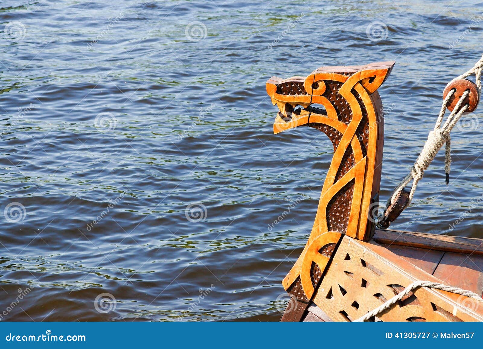 Bootneus in Het Vormhoofd Van Een Draak Stock Afbeelding - Image of ...