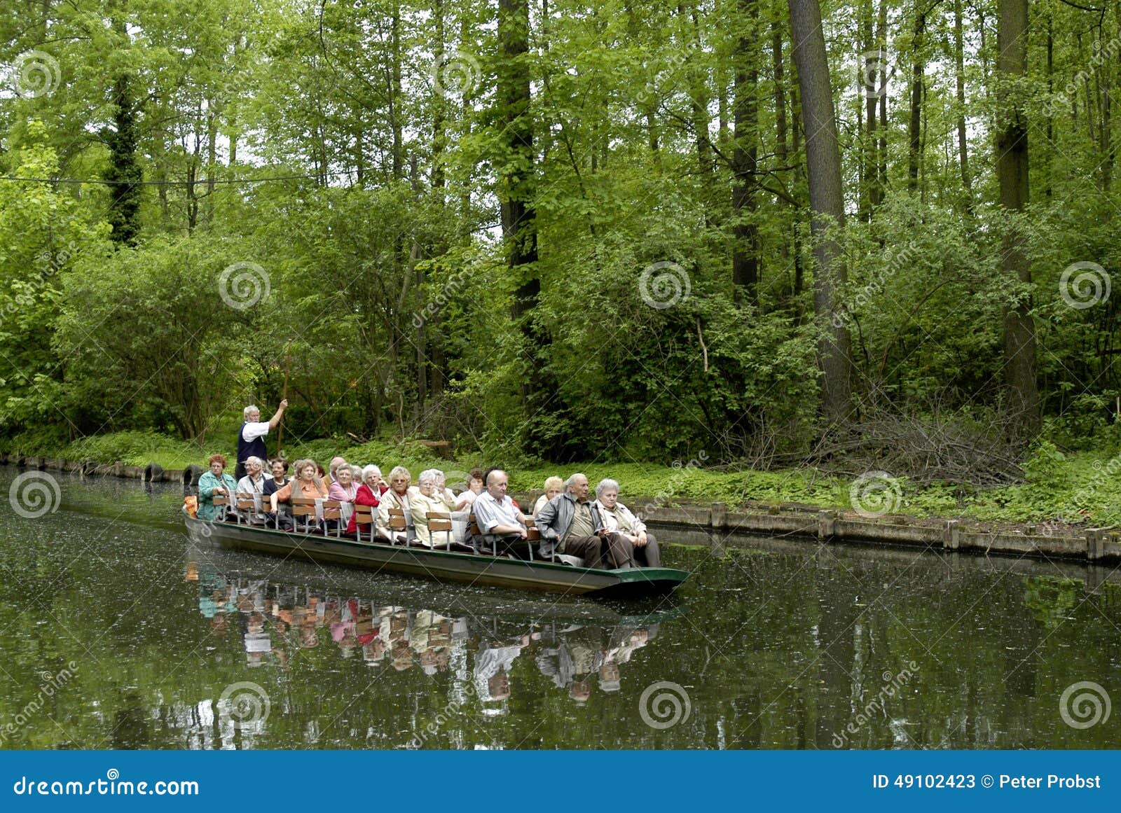 Bootsreise im Spreewald redaktionelles stockfoto. Bild von brandenburg ...
