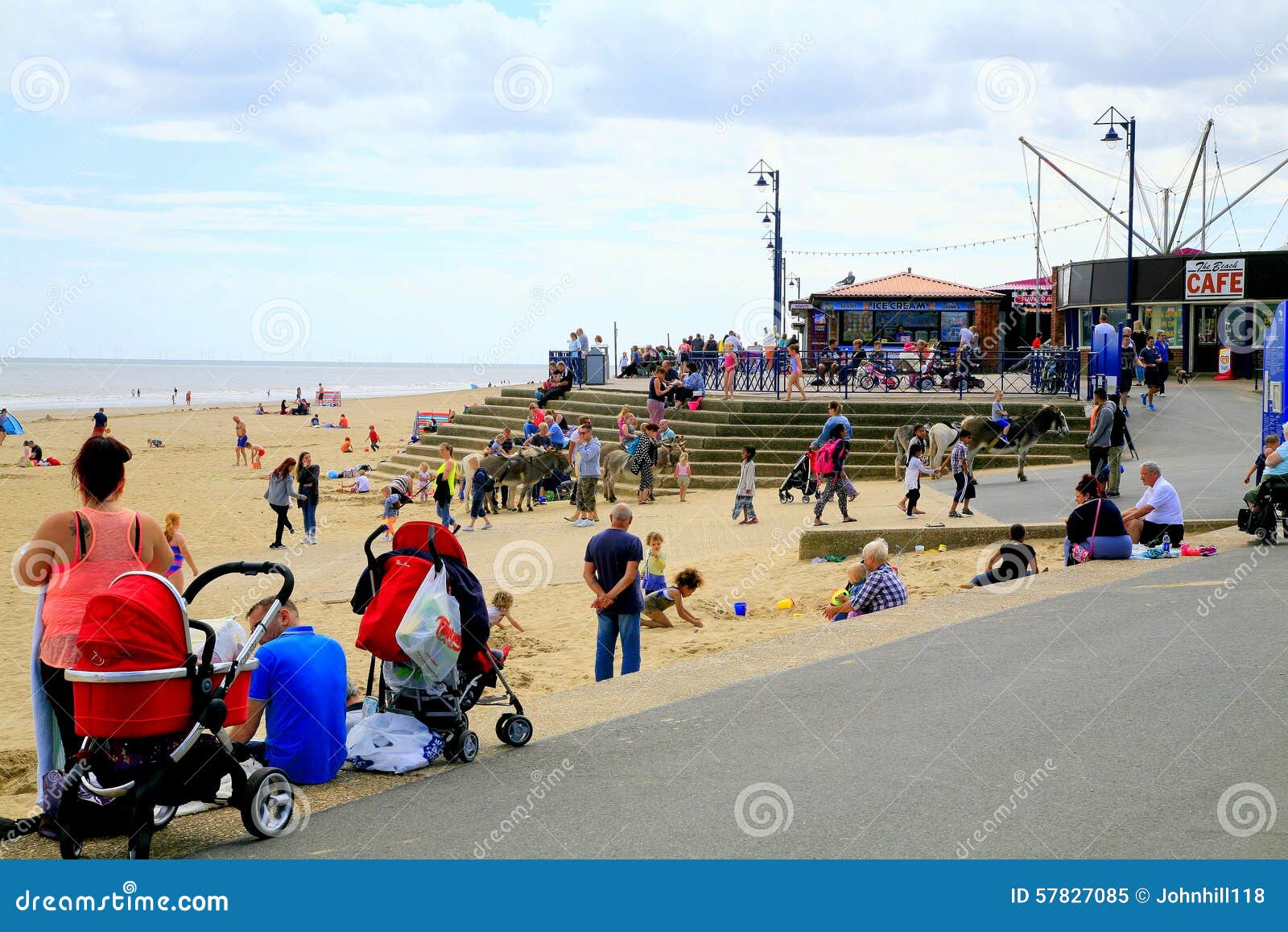 Bord de mer, Mablethorpe image éditorial. Image du manger - 57827085