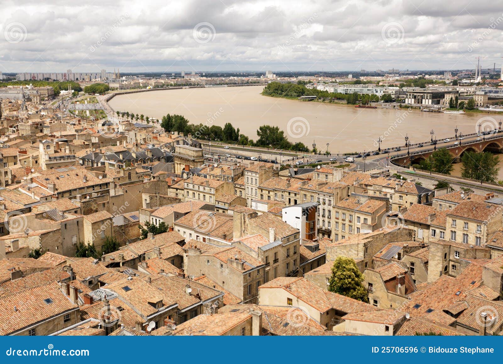 Bordeaux and Garonne river stock photo. Image of bulding - 25706596