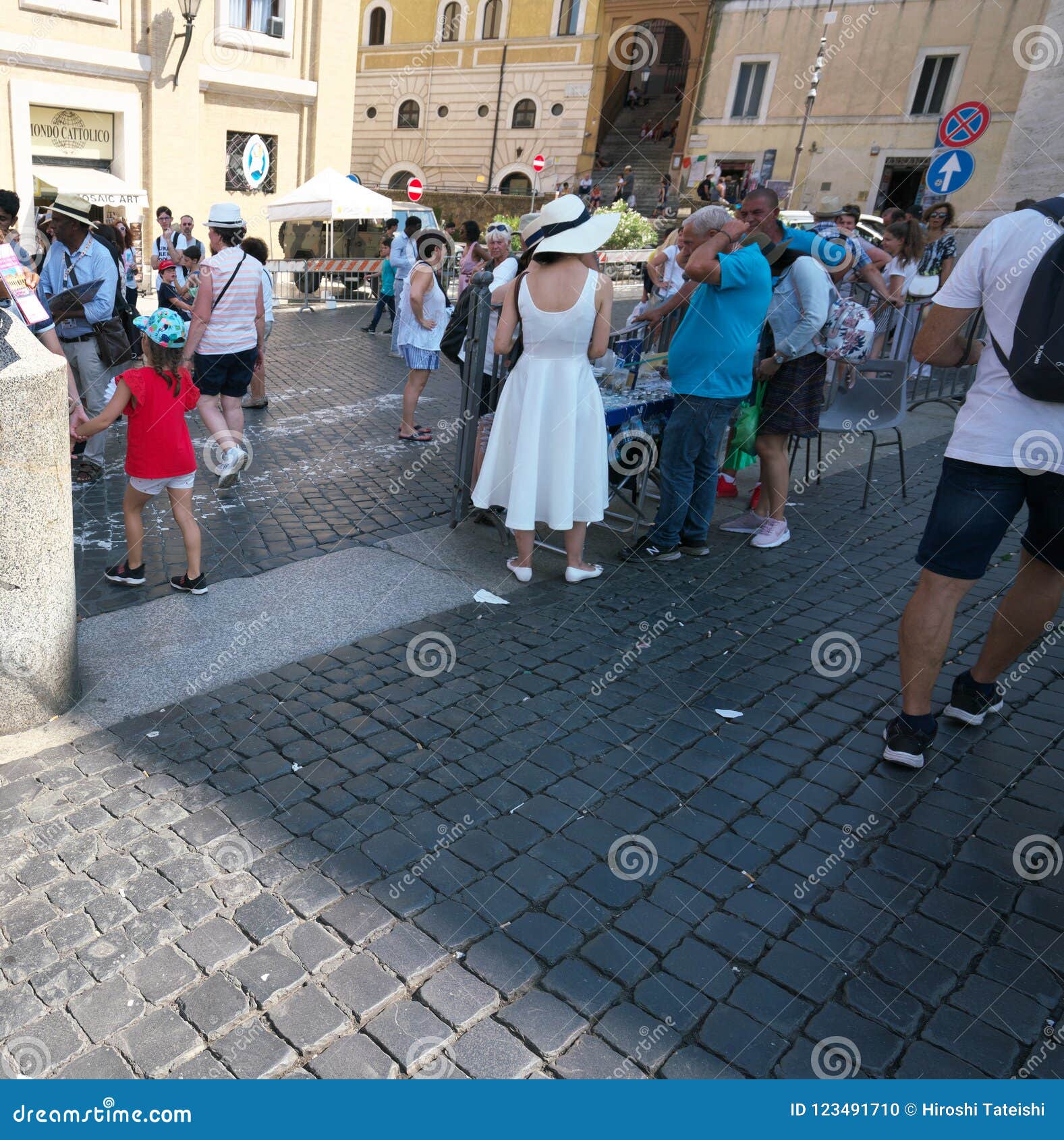 Border between Vatican City and Italy Editorial Image - Image of line ...