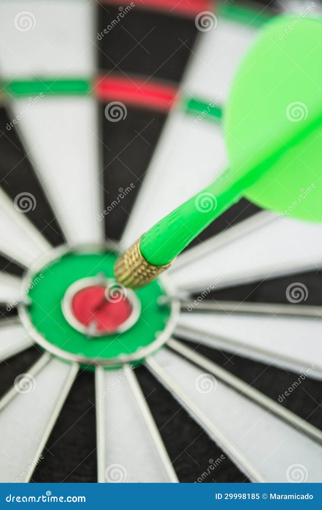 Bordo di dardo con i dardi immagine stock. Immagine di arcipelago ...