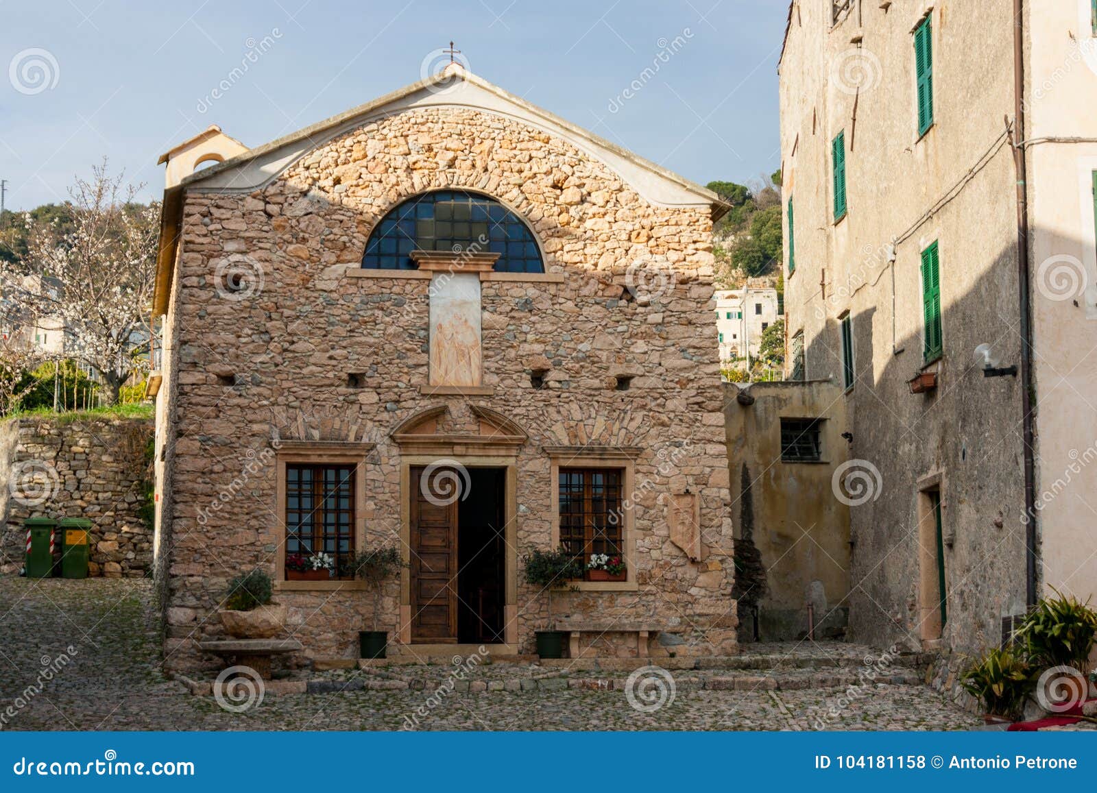 Borgio Verezzi foto de archivo editorial. Imagen de italia - 104181158