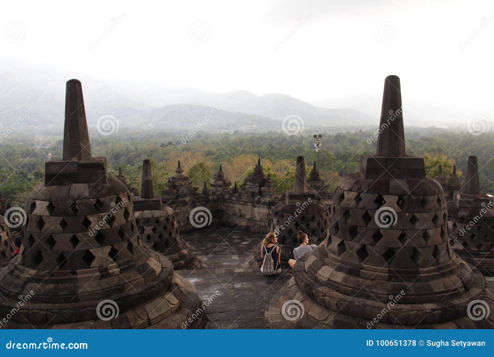 Borobudur Tempel redaktionelles stockfoto. Bild von stein - 100651378