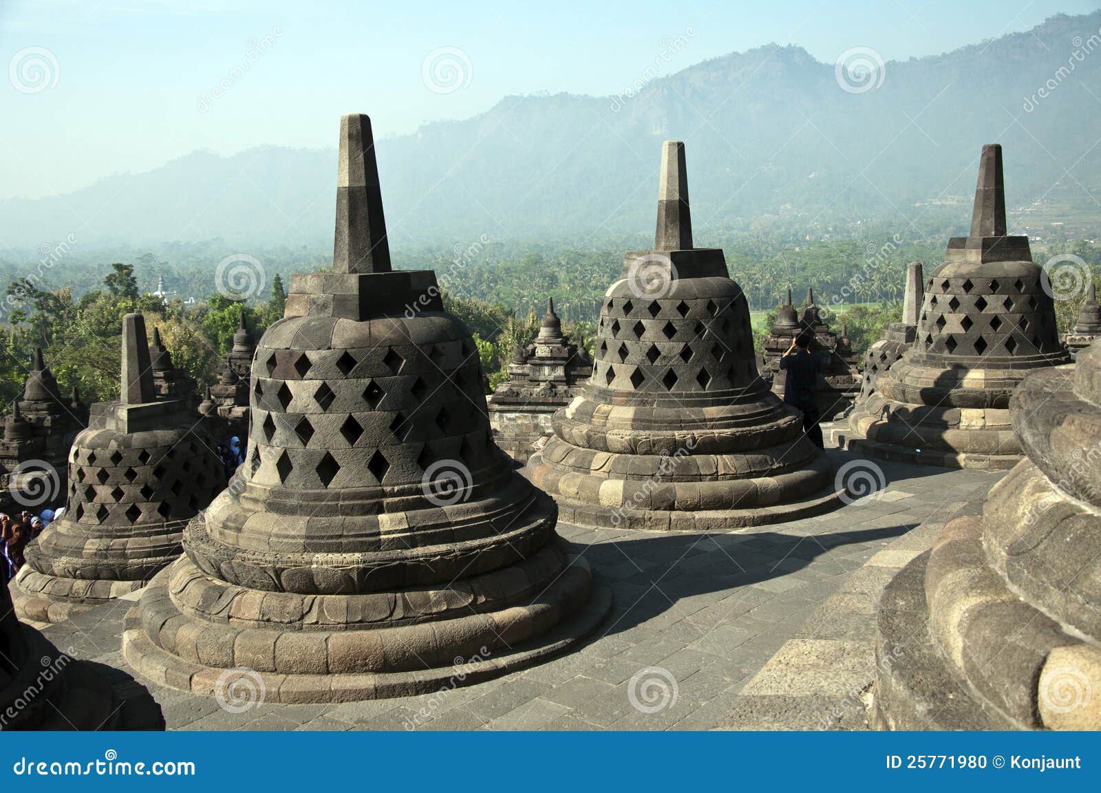 Borobudur Tempel. Indonesien. Stockfoto - Bild von kunst, indonesien ...