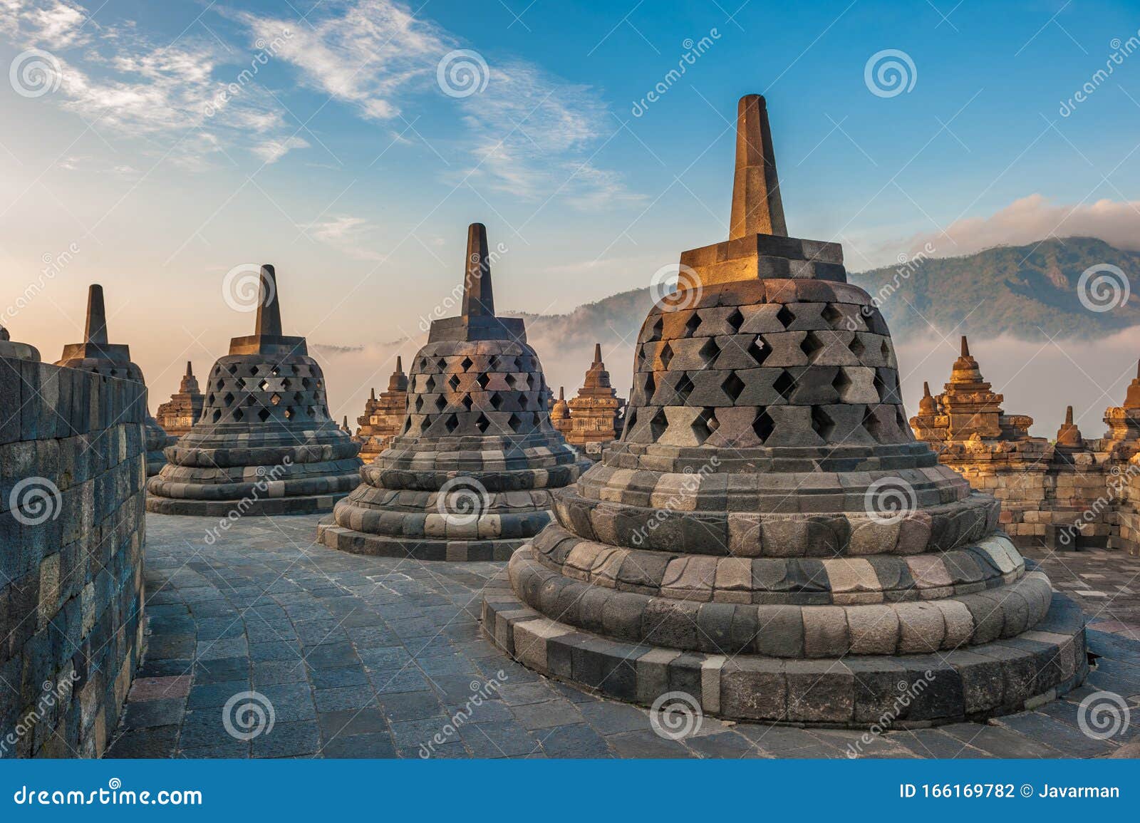Borobudur Temple at Sunrise, Java, Indonesien Stockfoto - Bild von ...