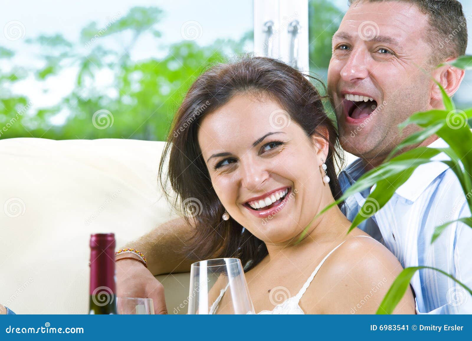 Borracho y feliz imagen de archivo. Imagen de amor, romance - 6983541