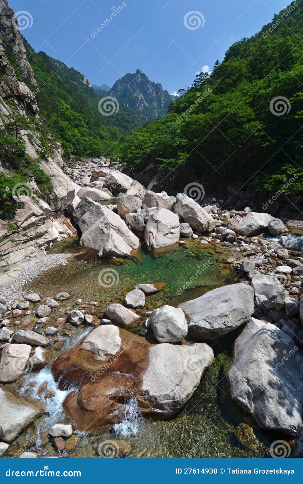 Bos Rivier in Seoraksan, Korea Stock Foto - Image of bestemming ...