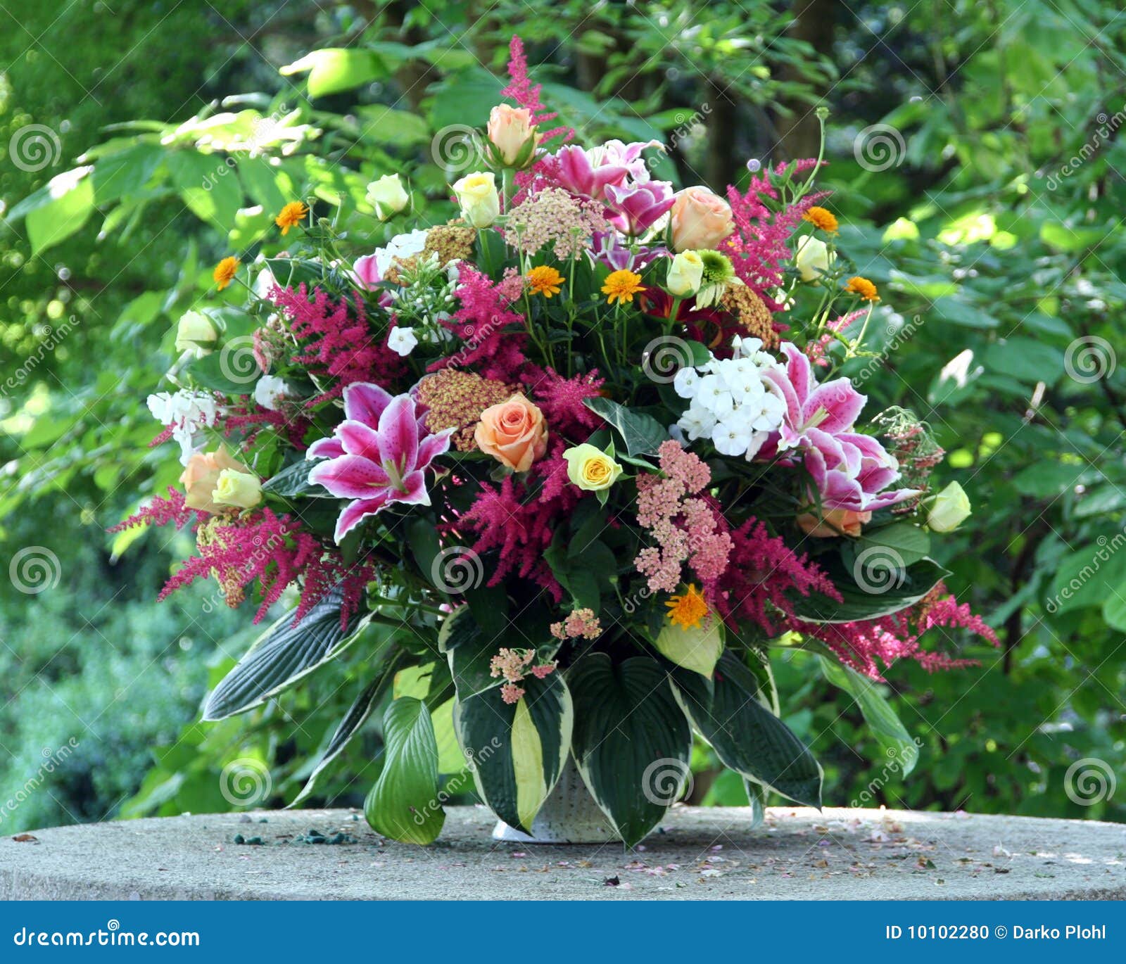 Bos van bloemen stock foto. Afbeelding bestaande uit mengeling - 10102280