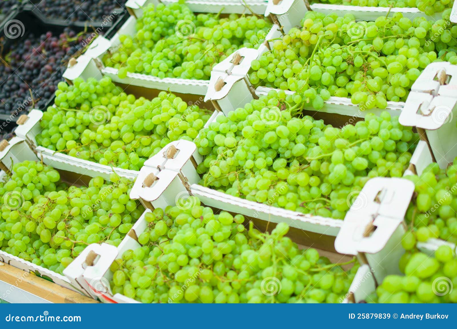 Bos Van Verse Groene Druif in Dozen in Supermarkt Stock Afbeelding ...