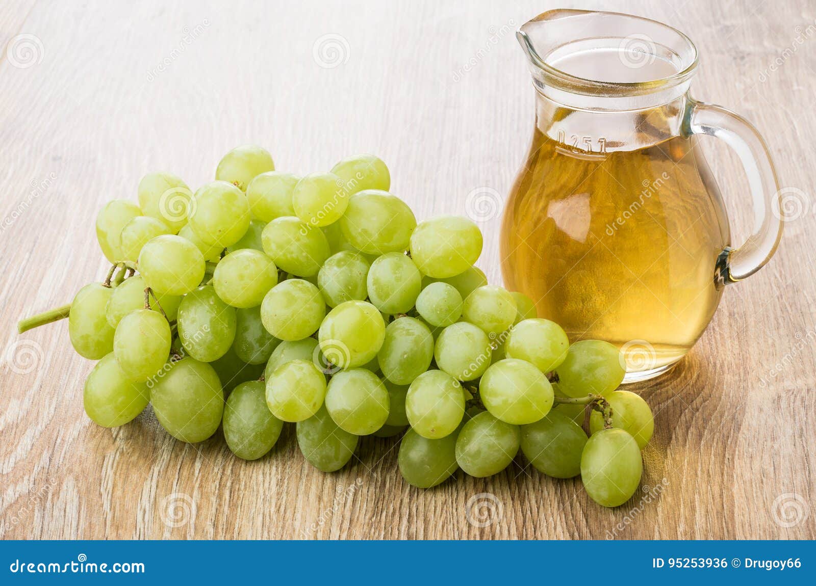 Bos Van Witte Druiven En Kruik Druivesap Stock Foto - Image of zoet ...