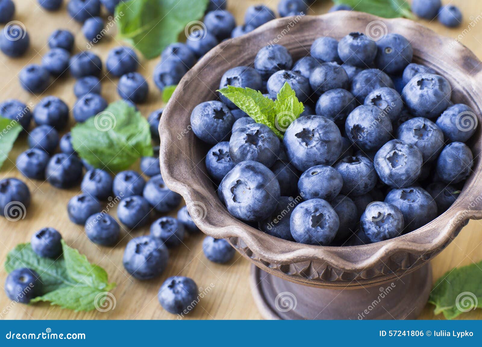 Bosbessen in een kom stock foto. Image of vrucht, levensstijl - 57241806