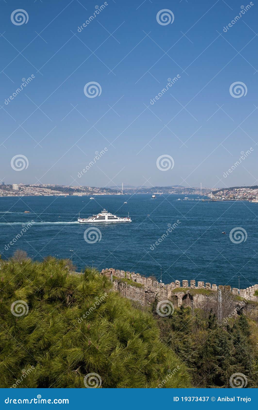 Bosphorus Crossing Istanbul Stock Image - Image of landmark, river ...