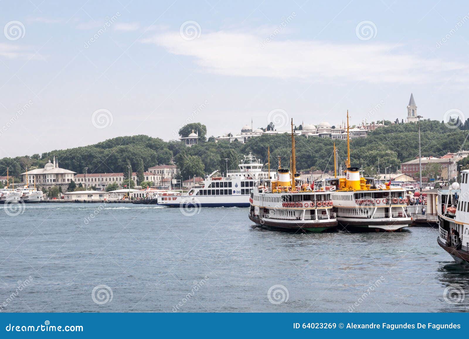 Topkapi Bosphorus Istanbul Harbour Editorial Stock Image - Image of ...