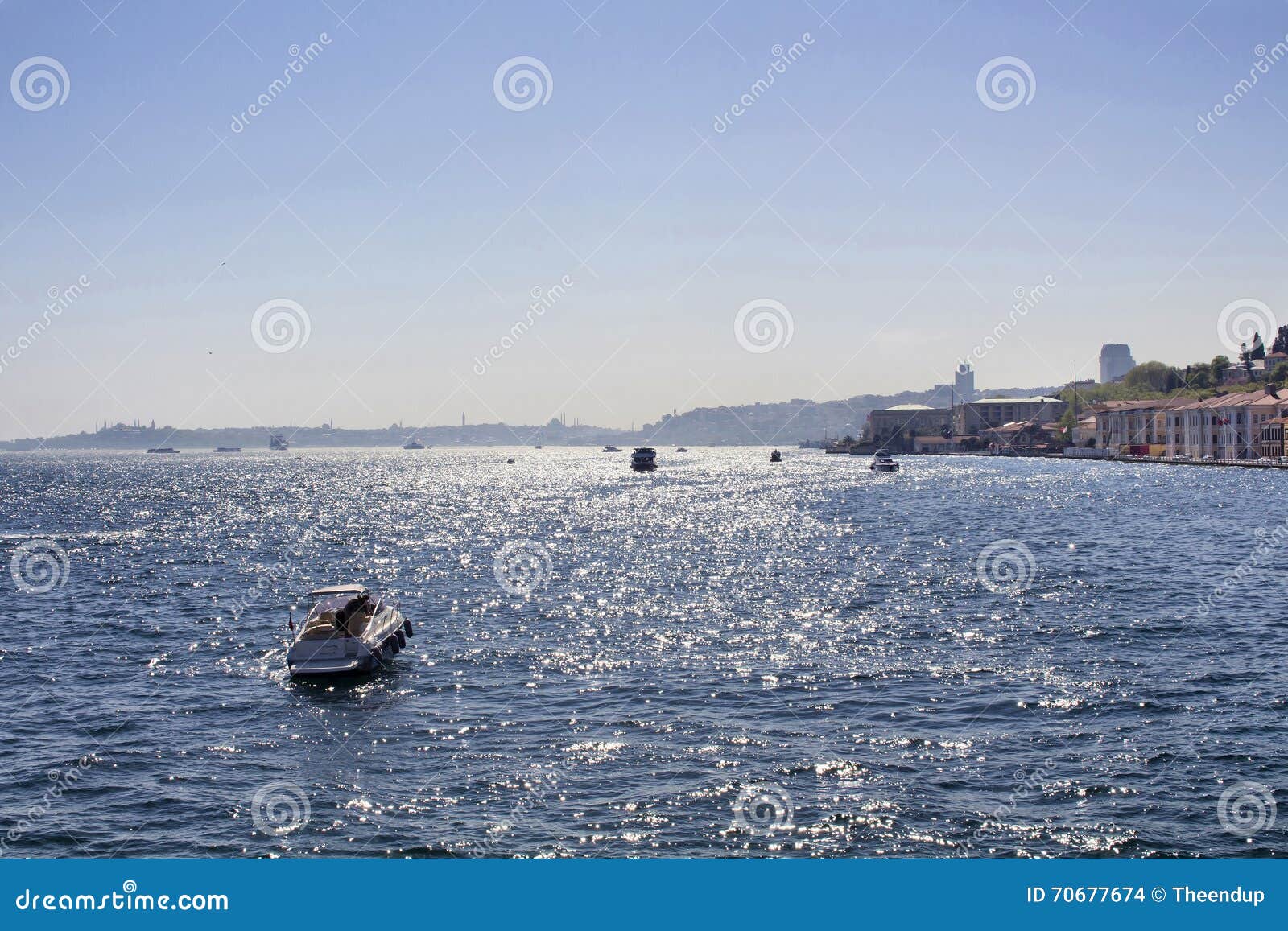 Bosphorus in Istanbul editorial stock image. Image of ocean - 70677674
