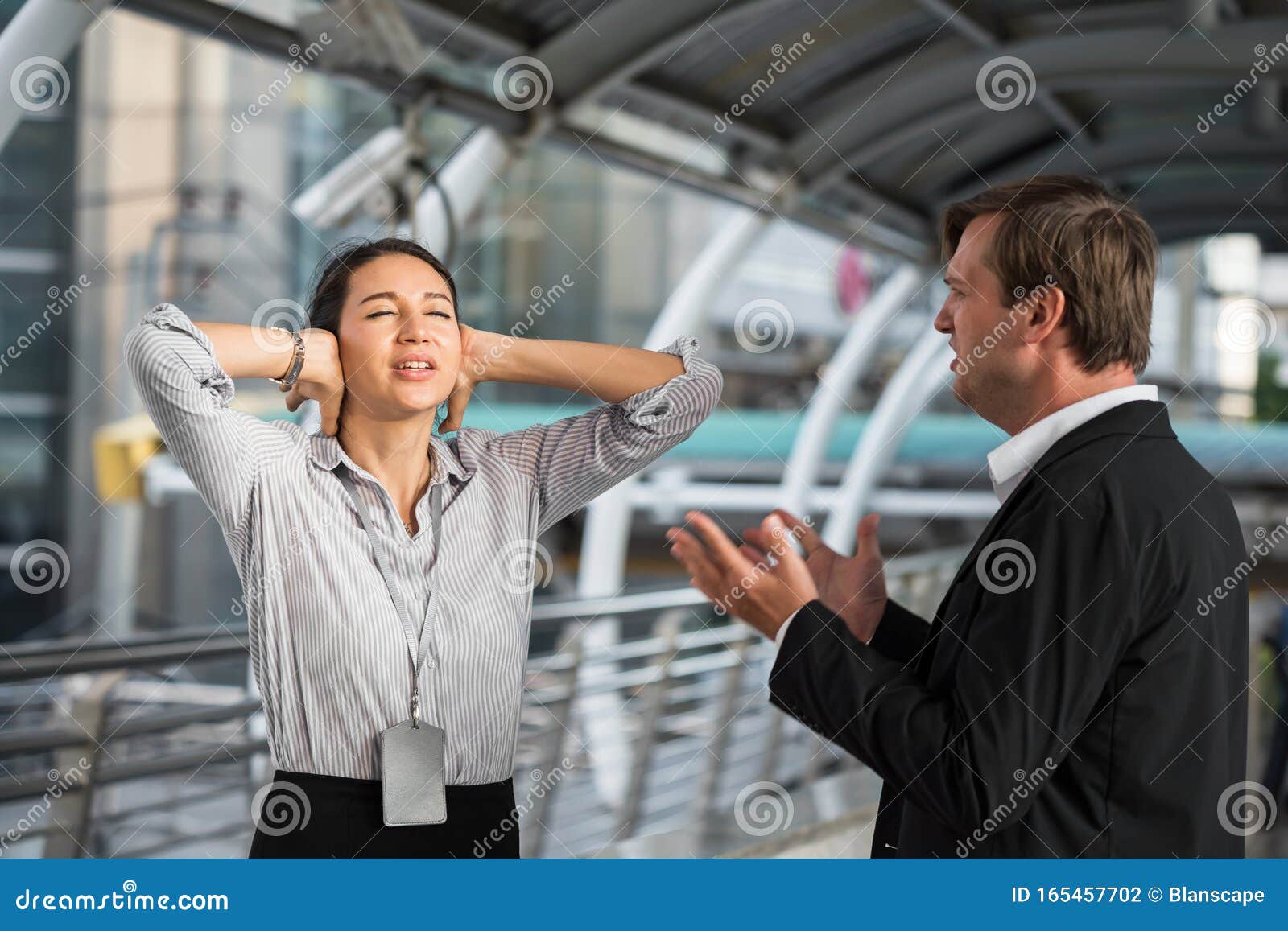 Boss Yelling Female Worker in City 库存照片 - 图片 包括有 商业, 歧视: 165457702
