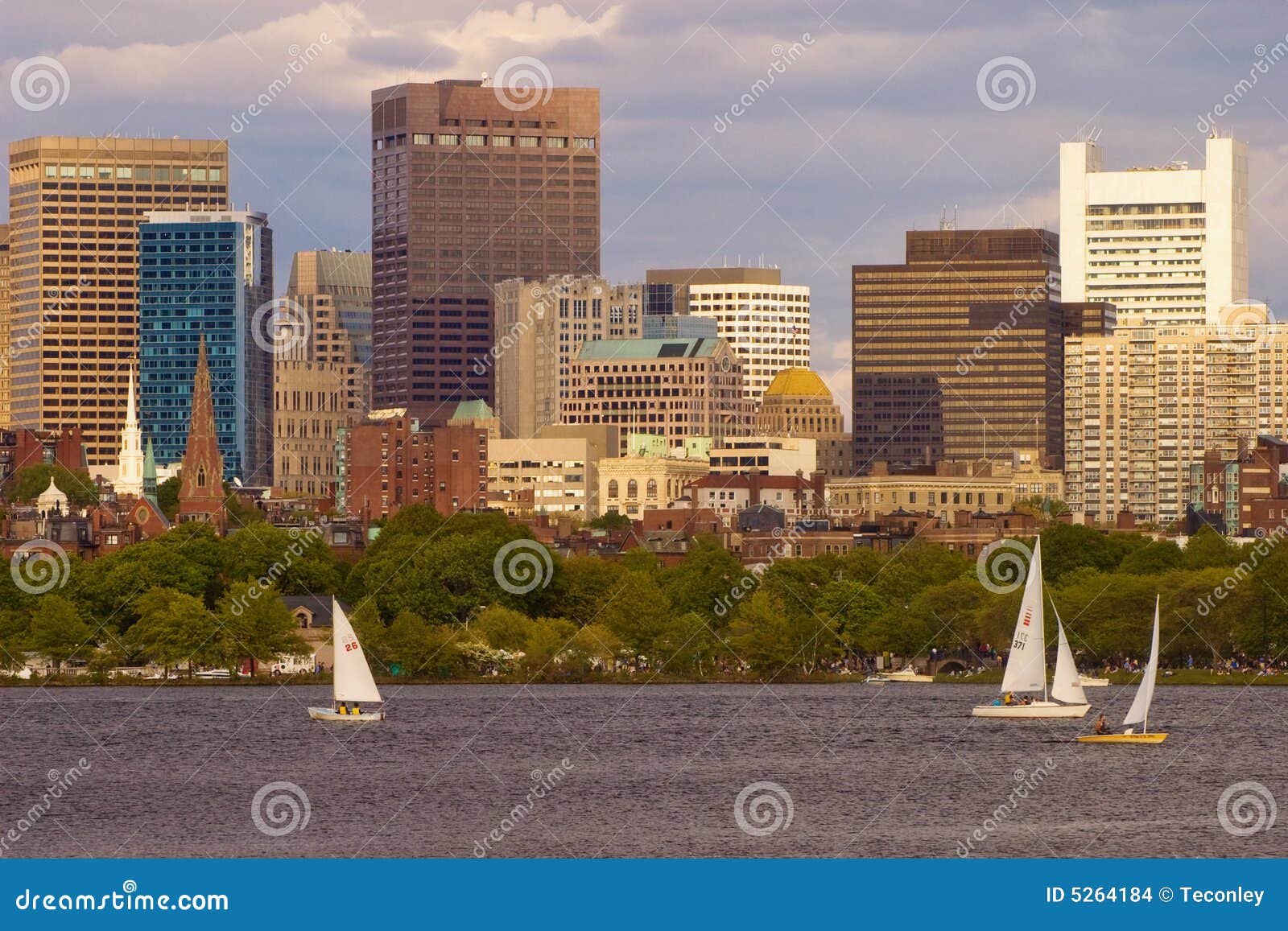 Boston Du Fleuve De Charles Photo stock - Image du repère, cityscape ...