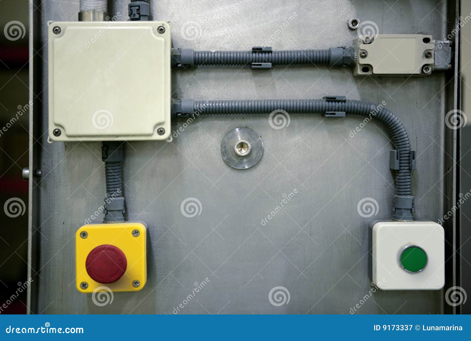 Botón Industrial De La Instalación Del Panel De Control Imagen de ...