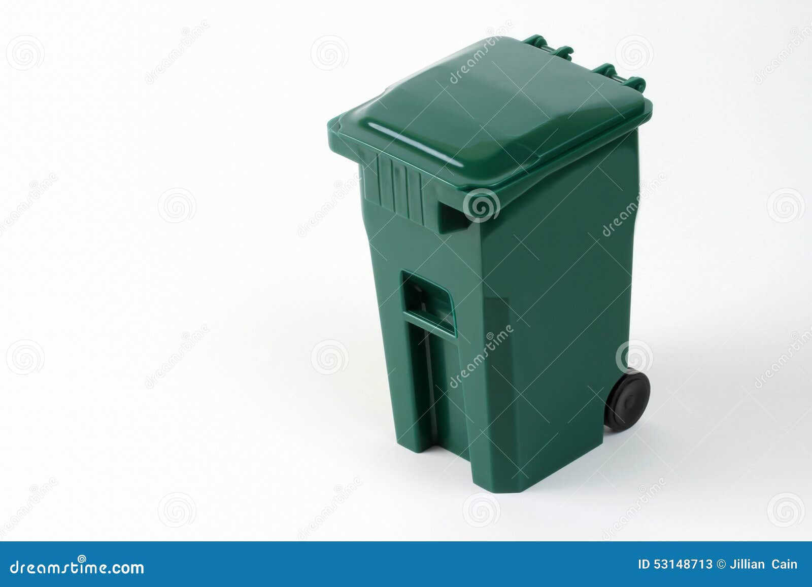Bote De Basura Verde Rodado Aislado Imagen de archivo - Imagen de cubo ...