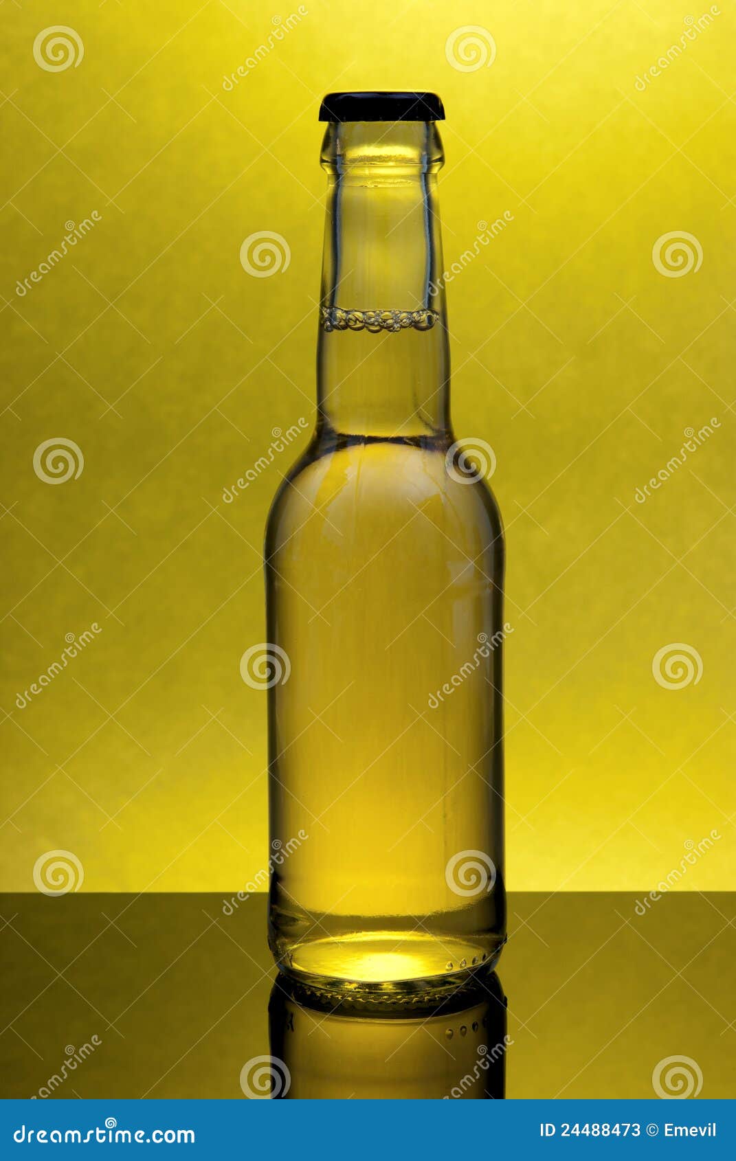 Botella imagen de archivo. Imagen de bebida, cristal - 24488473