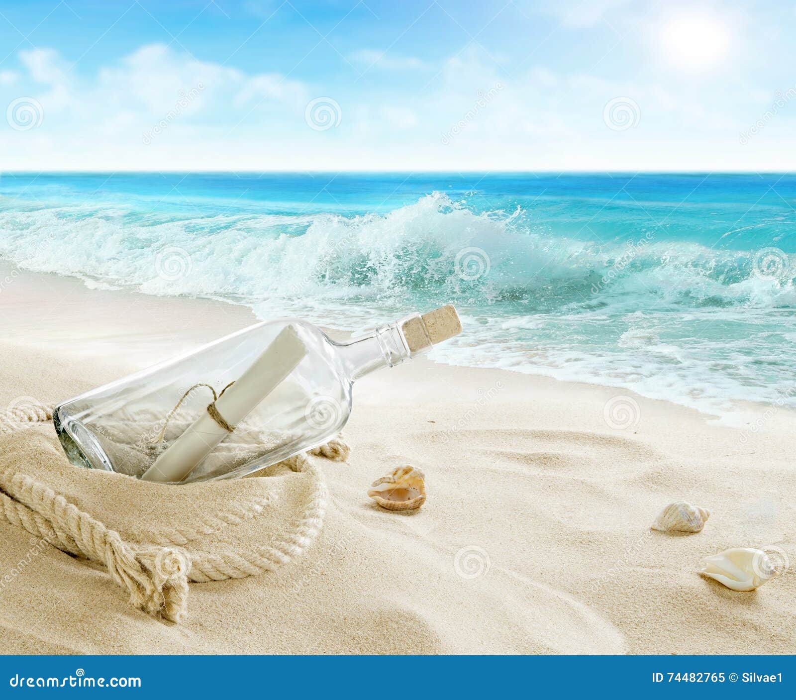 Botella con un mensaje imagen de archivo. Imagen de conjurar - 74482765