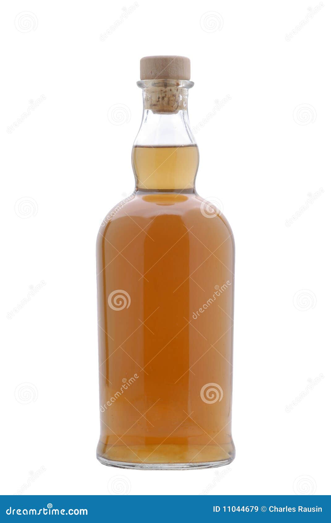 Botella de alcohol imagen de archivo. Imagen de aislado - 11044679