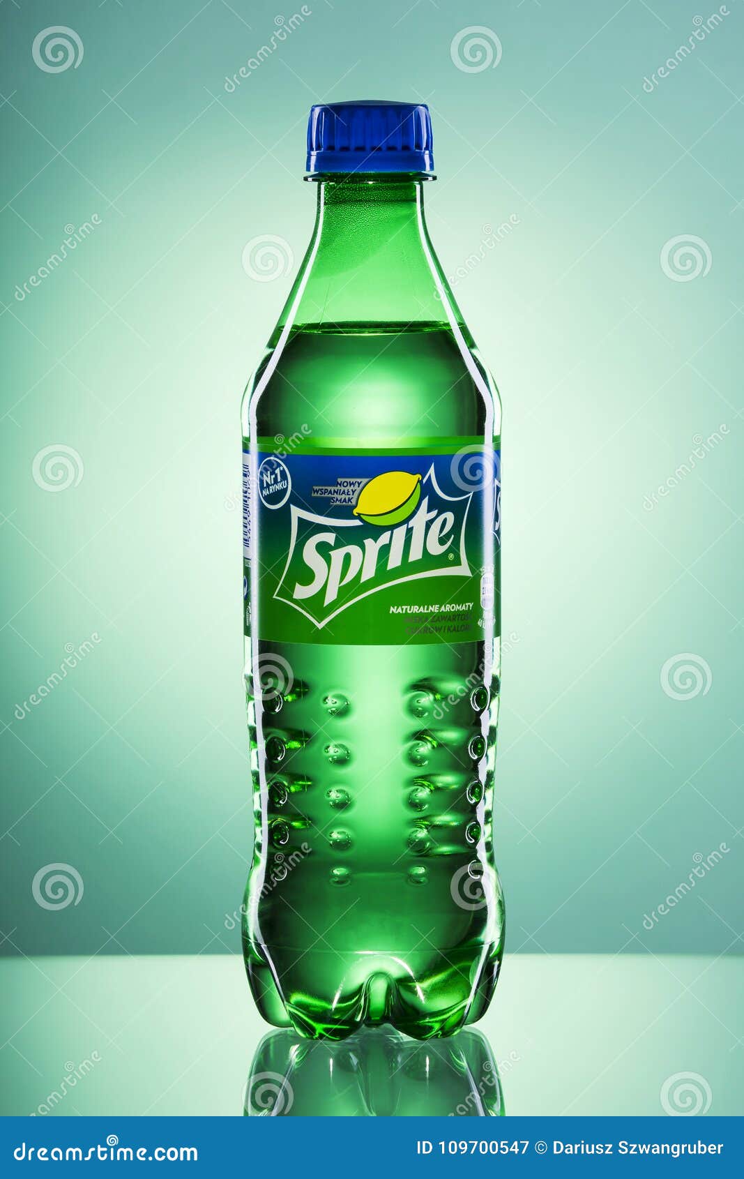 Botella De Bebida De Sprite En Fondo De La Pendiente Fotografía ...