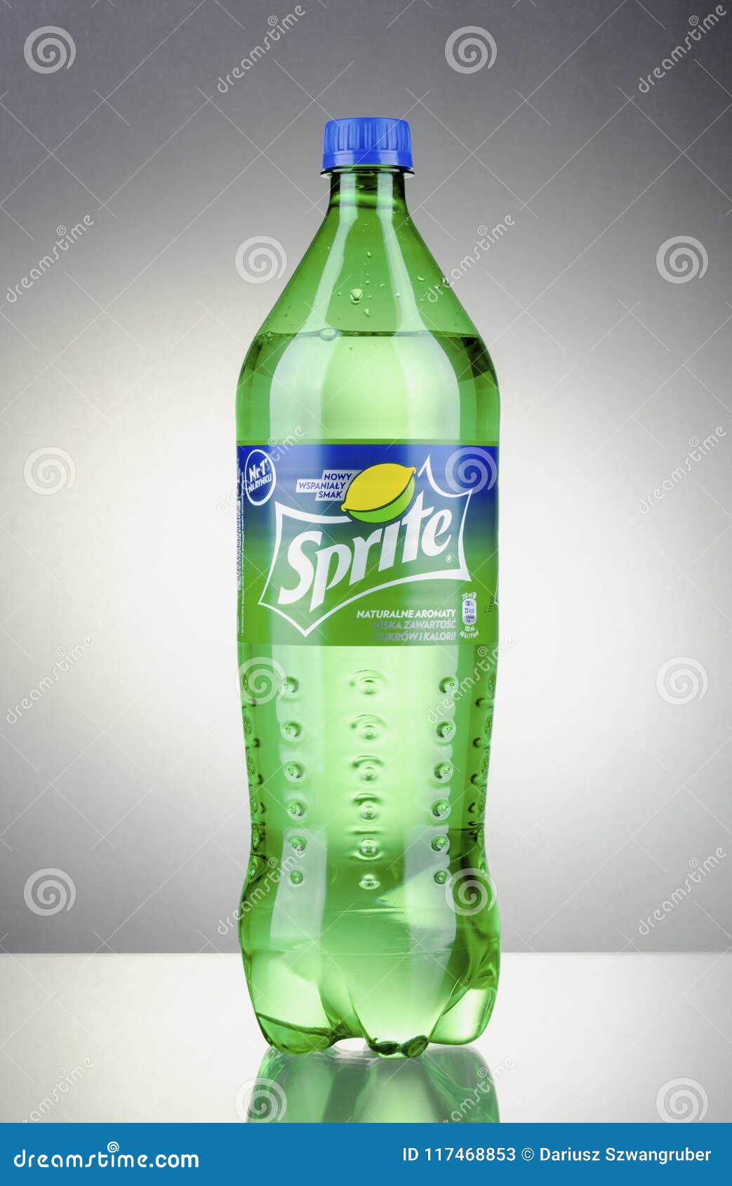 Botella De Bebida De Sprite En Fondo De La Pendiente Foto de archivo ...