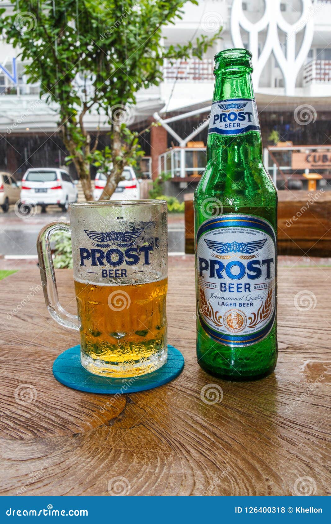 Botella De Cerveza De Prost Foto de archivo editorial - Imagen de ...