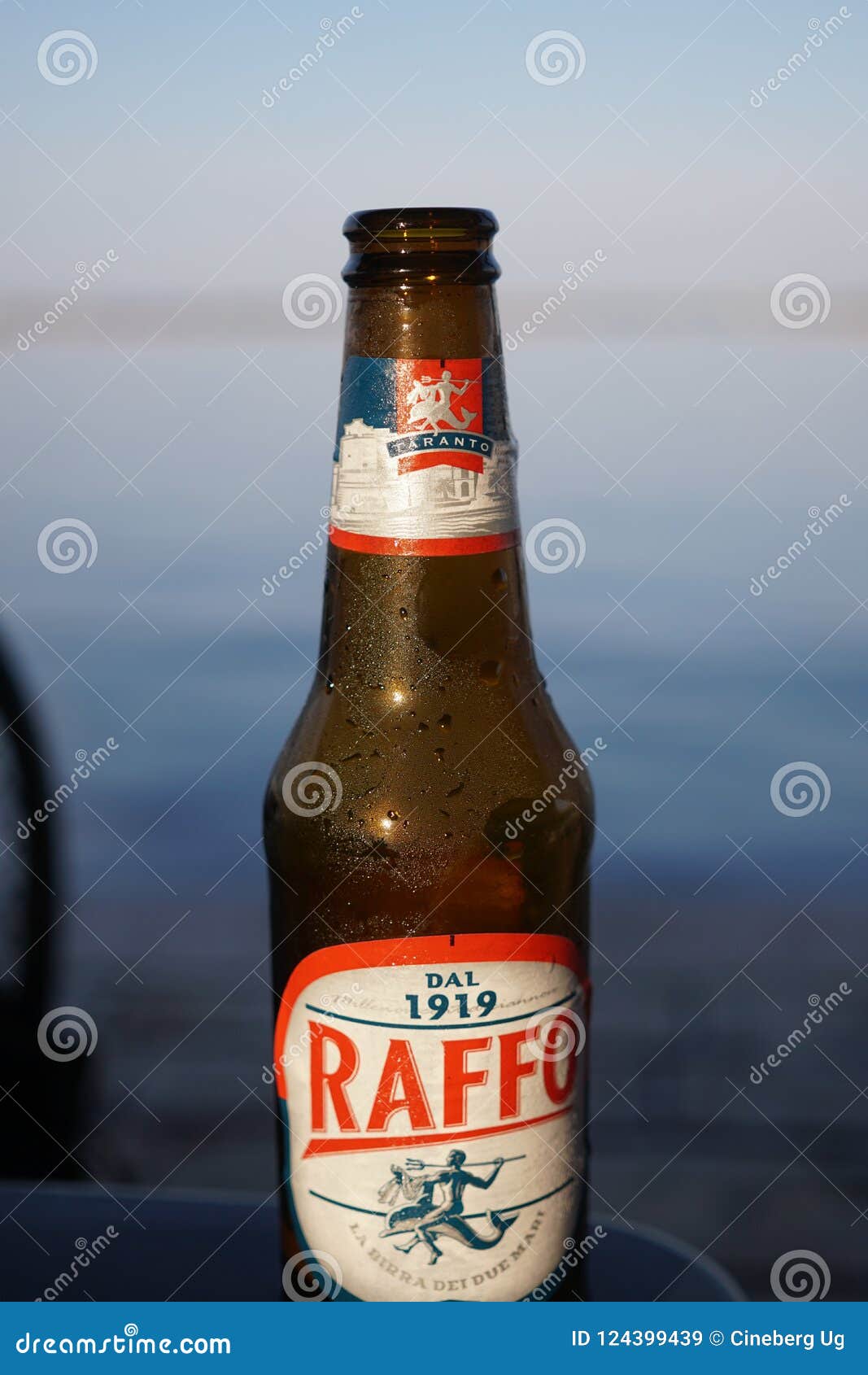 Botella De Cerveza De Raffo Imagen de archivo editorial - Imagen de ...