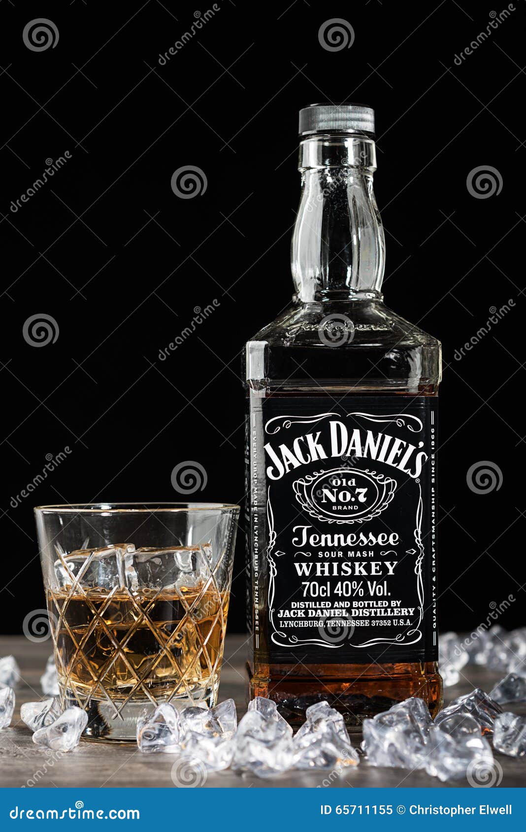 Botella de Jack Daniel imagen editorial. Imagen de americano - 65711155