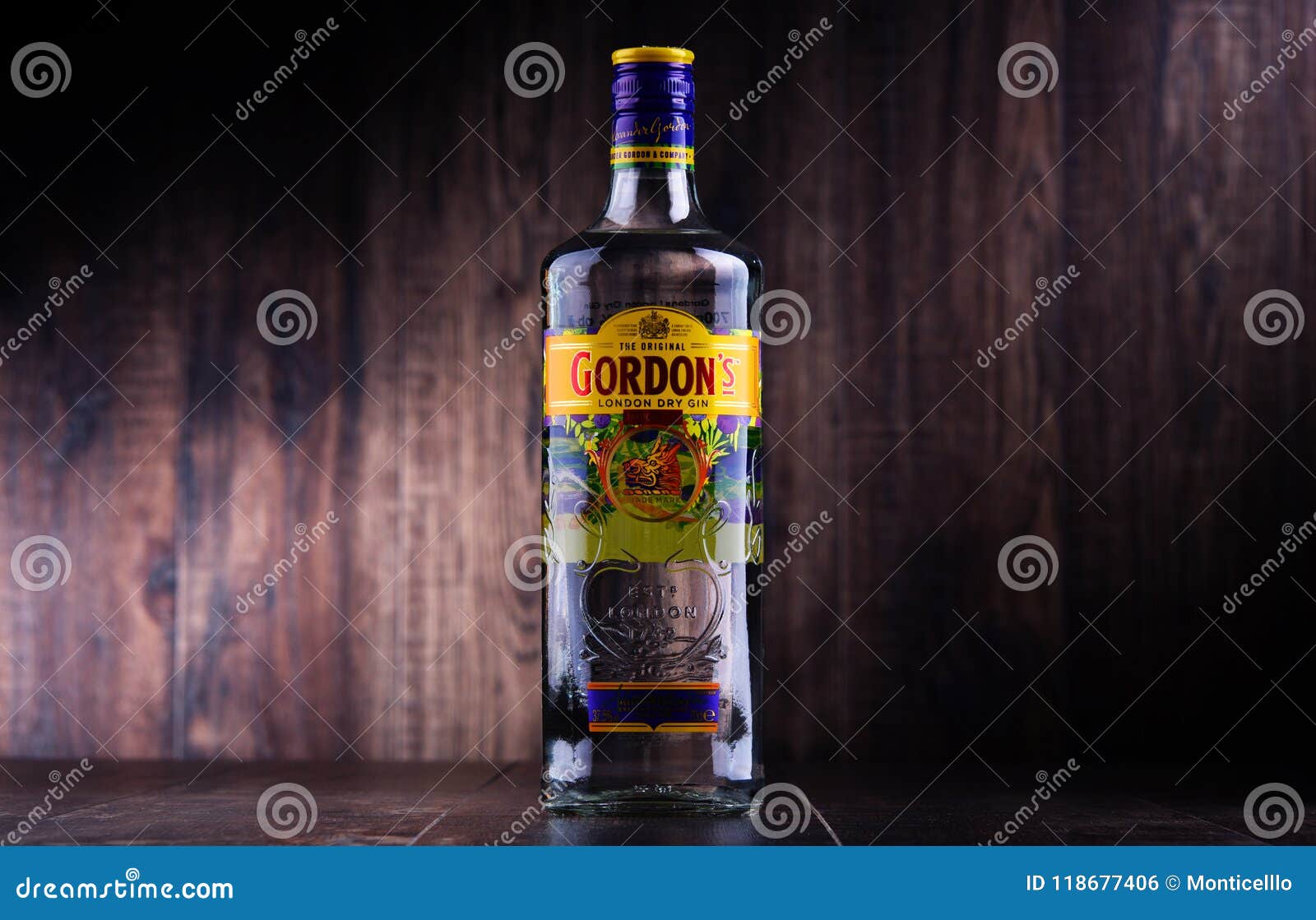Botella De La Ginebra Seca De Londres De Gordon Foto editorial - Imagen ...