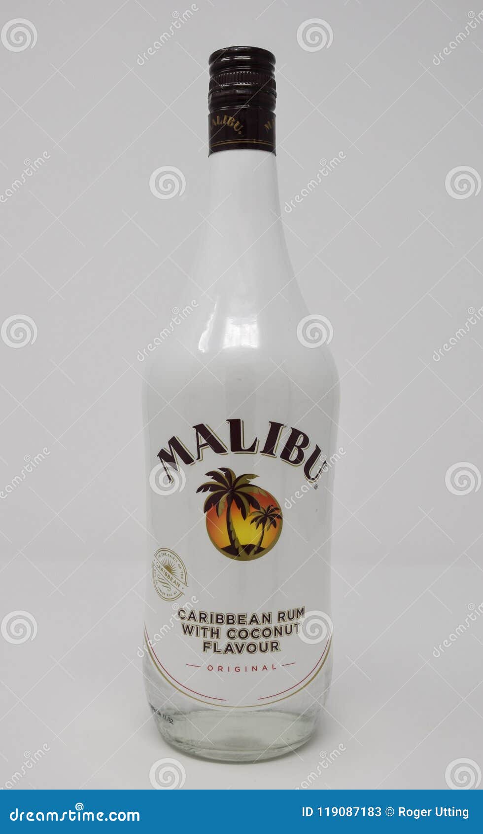 Botella de Malibu foto de archivo editorial. Imagen de sostenedor ...