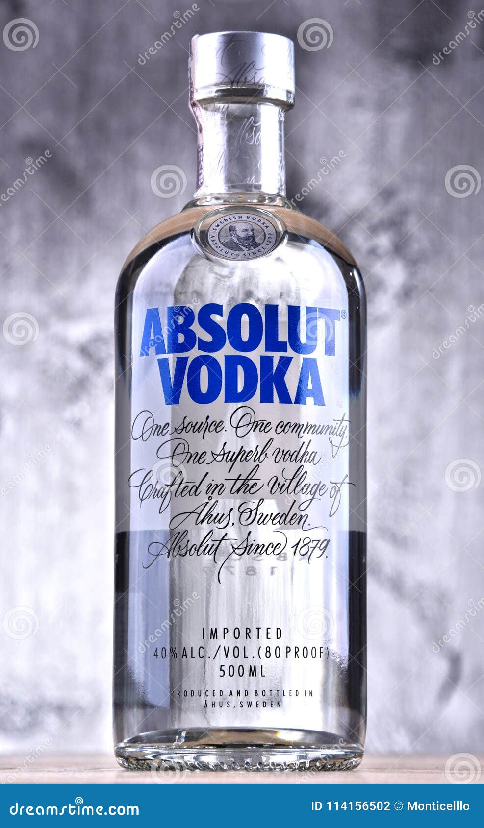 Botella De Vodka De Absolut Fotografía editorial - Imagen de etiqueta ...