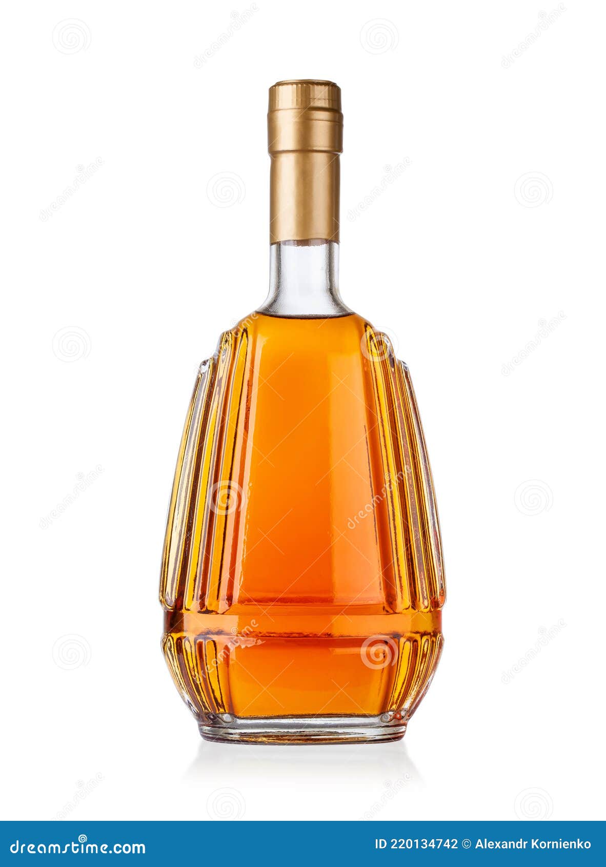Botella de whisky aislada foto de archivo. Imagen de brandy - 220134742