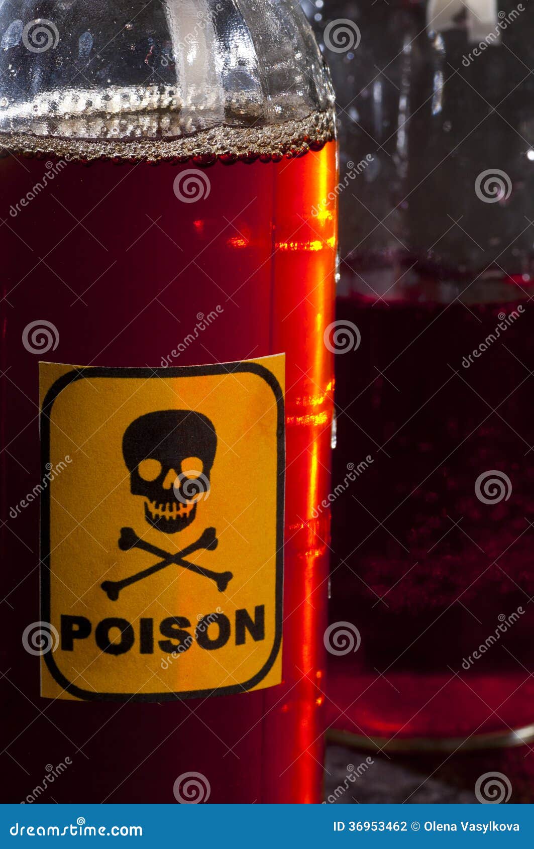 Botella Del Veneno Con La Etiqueta Foto de archivo - Imagen de médico ...