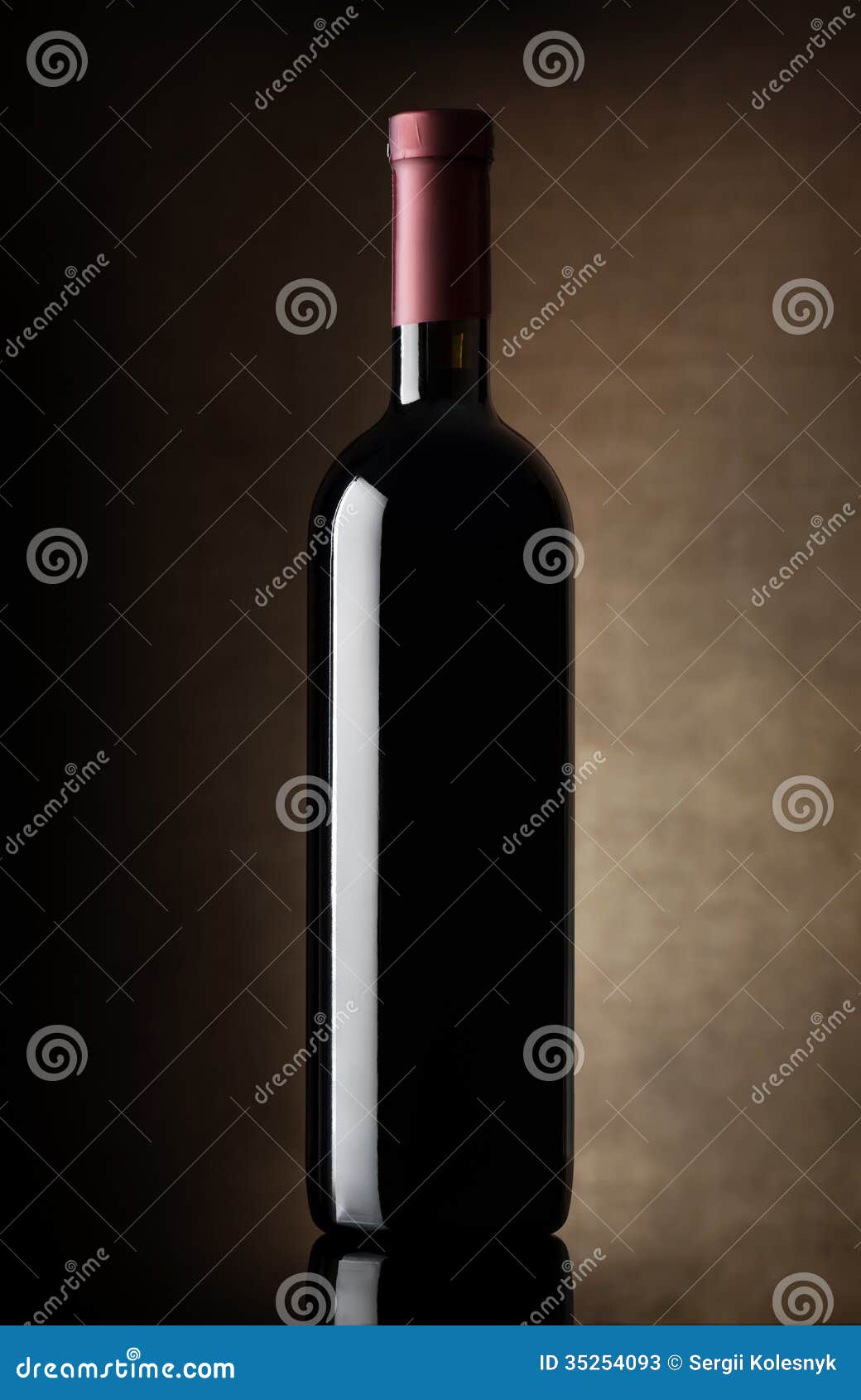 Botella negra de vino imagen de archivo. Imagen de seco - 35254093