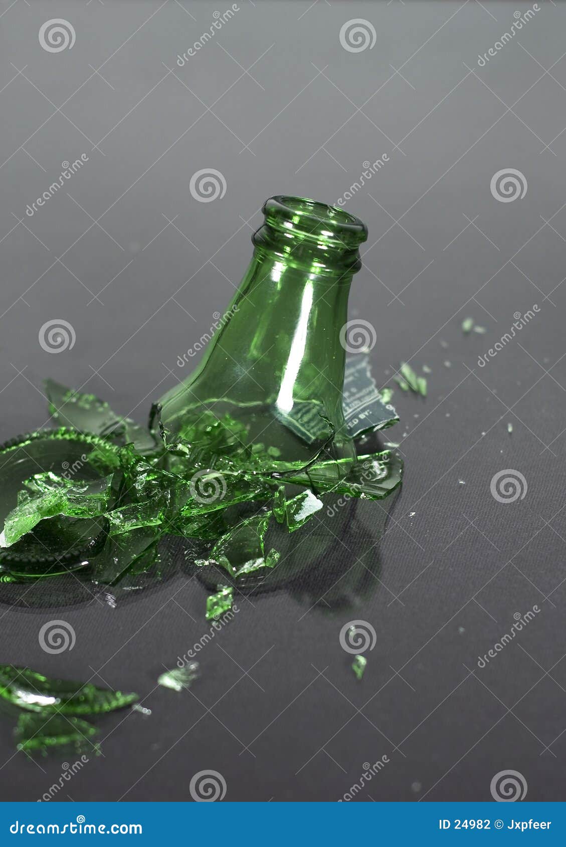 Botella Quebrada - Situación Superior Foto de archivo - Imagen de negro ...