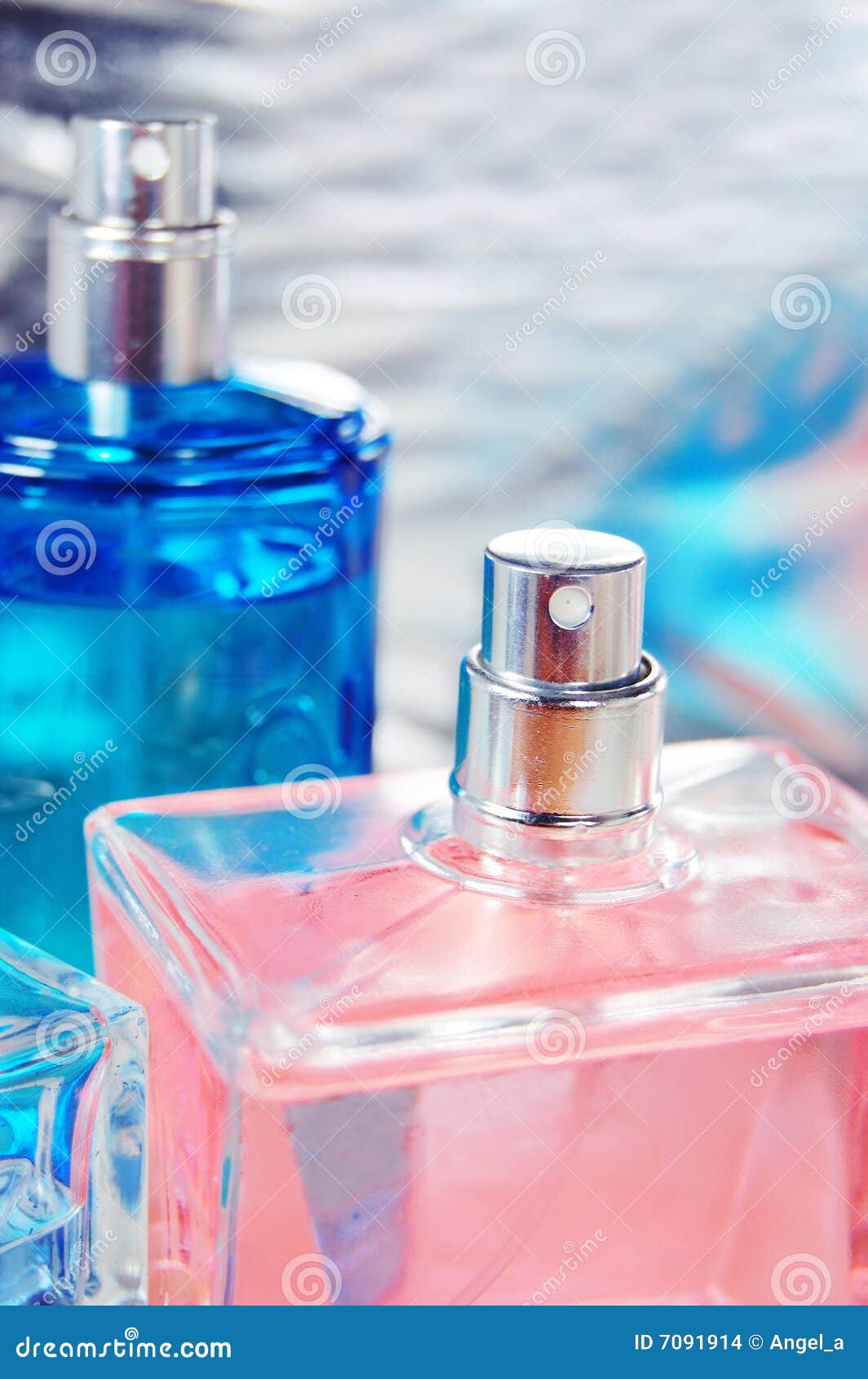 Botella rosada y azul foto de archivo. Imagen de rosa - 7091914