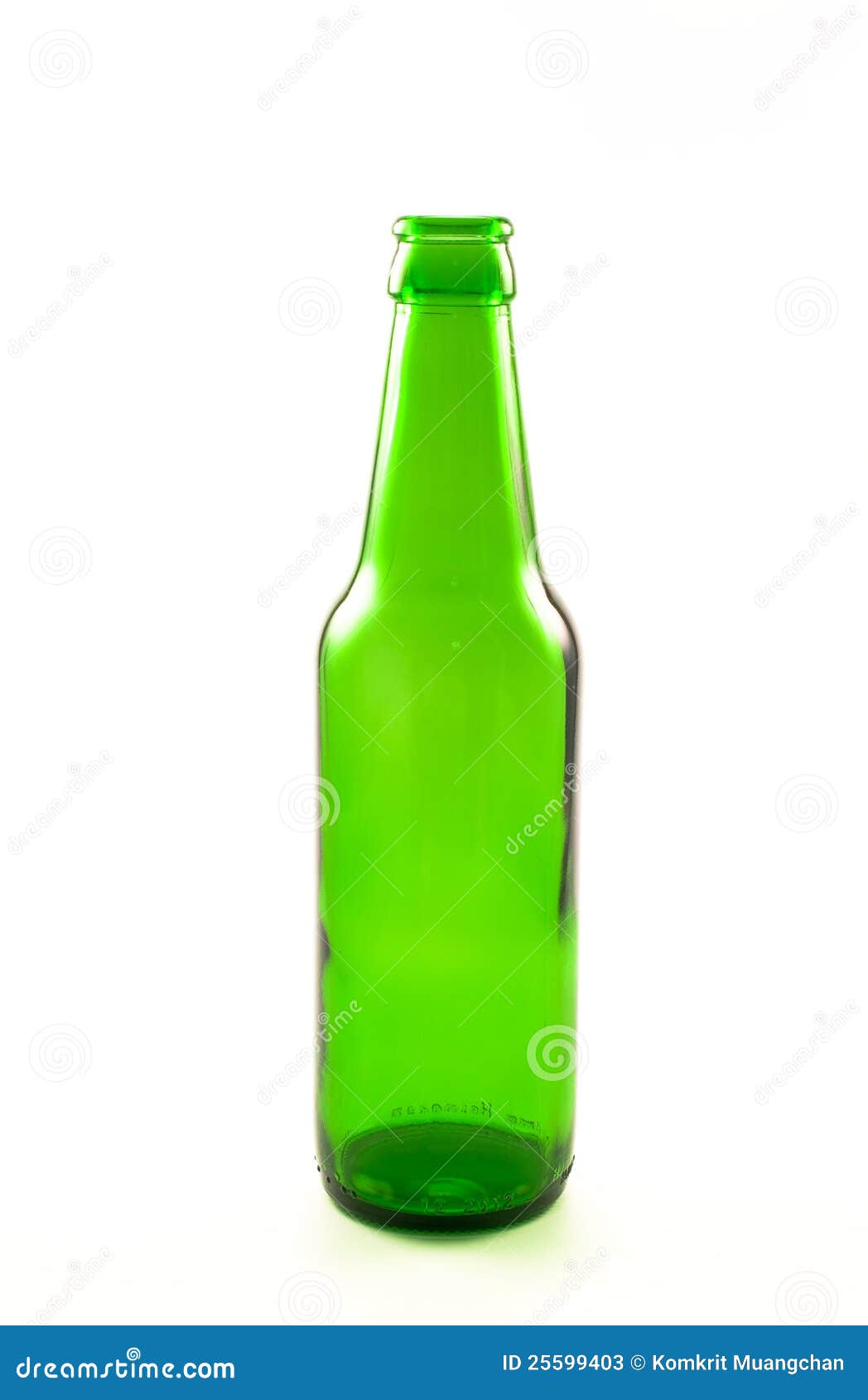 Botella verde de cerveza imagen de archivo. Imagen de color - 25599403