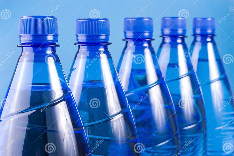 Botellas azules imagen de archivo. Imagen de azul, primer - 3873287