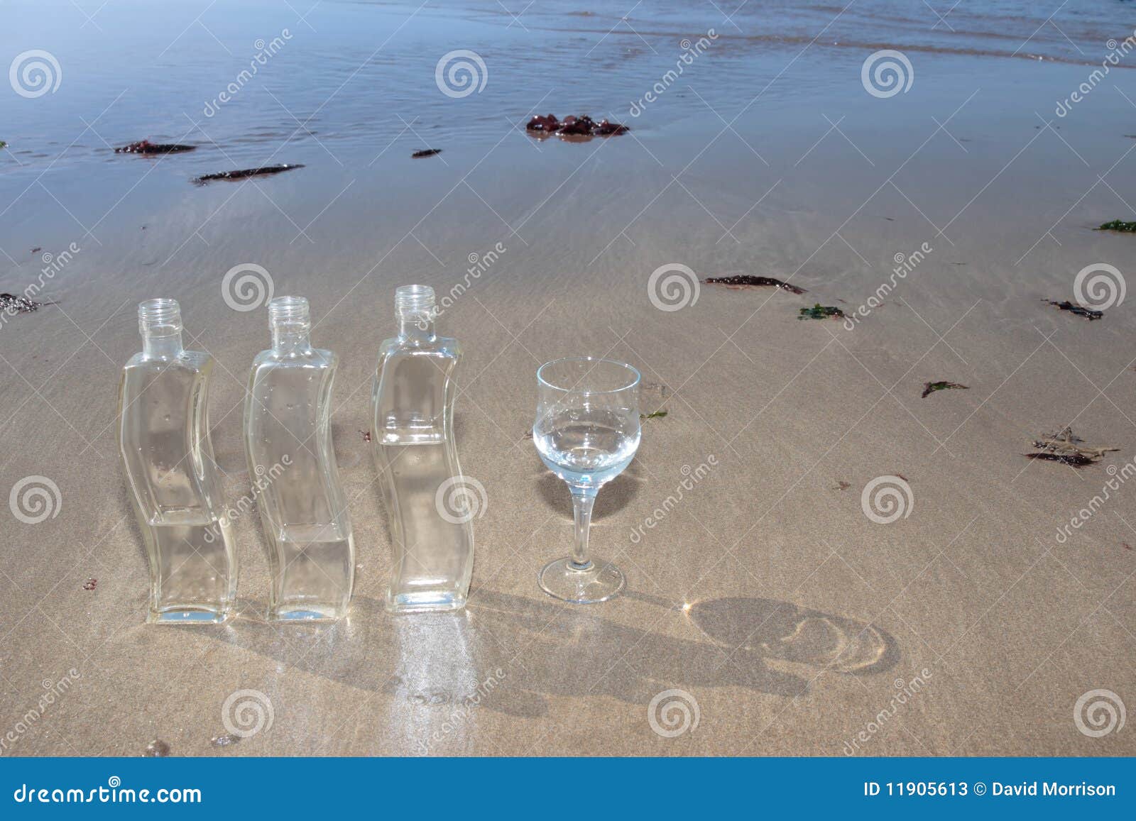 Botellas De Agua De Cristal Imagen de archivo - Imagen de licor ...