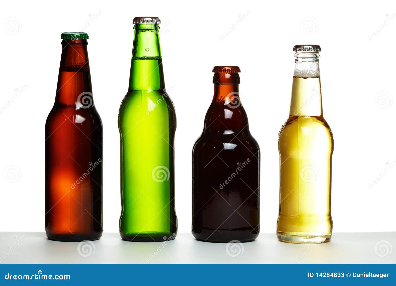 Botellas de cerveza imagen de archivo. Imagen de variedad - 14284833