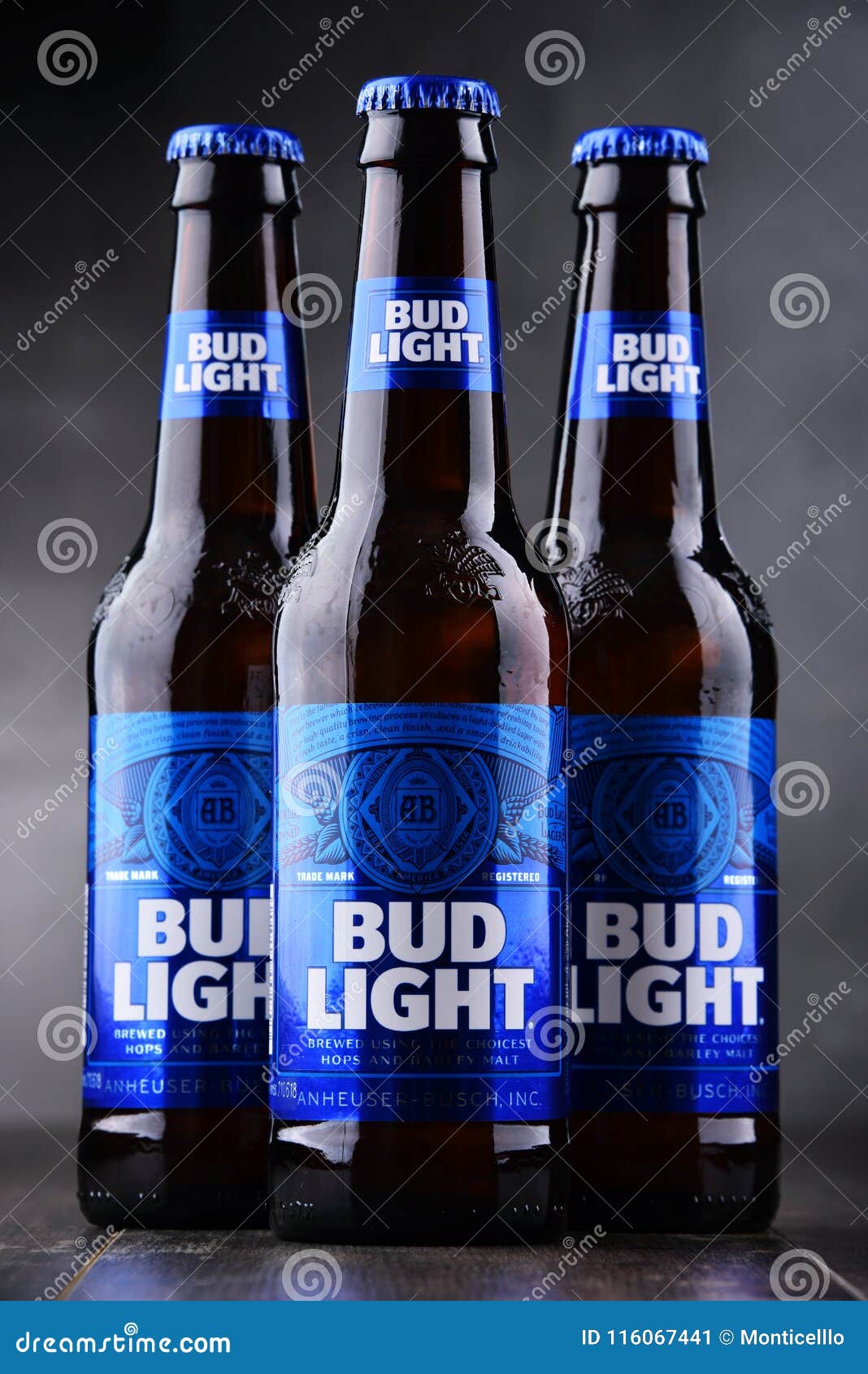 Botellas De Cerveza De Bud Light Foto editorial - Imagen de original ...